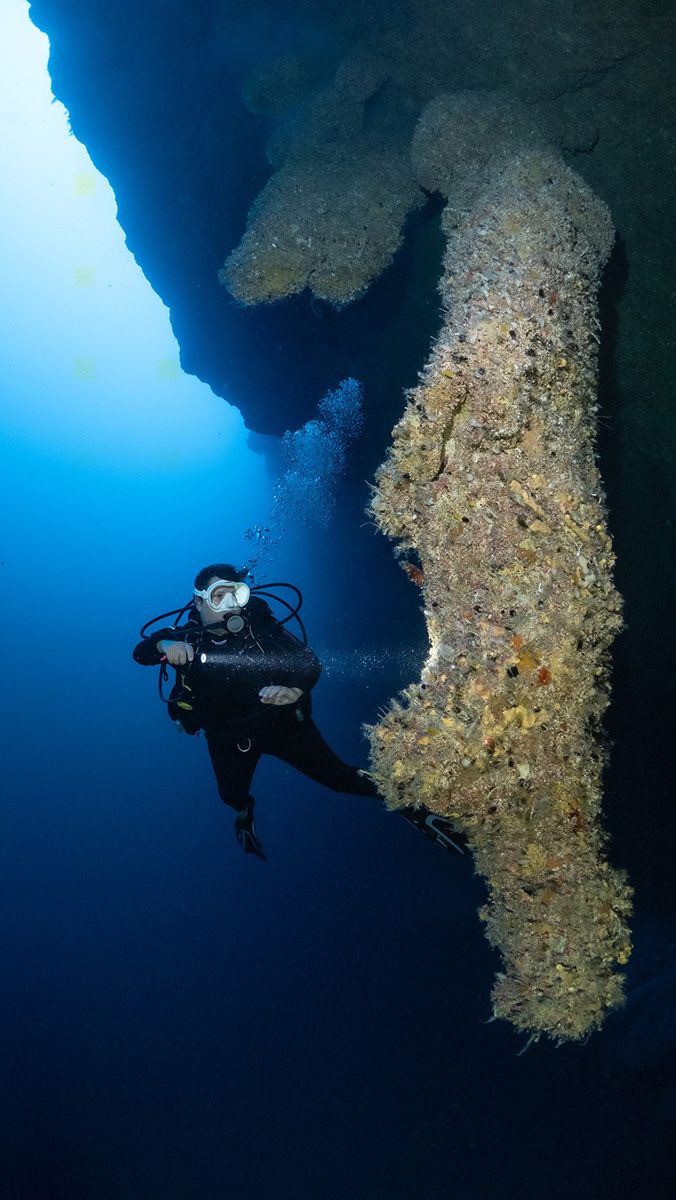 Great Blue Hole Belize: Snorkel, Dive or Fly Over? - Nayawalk